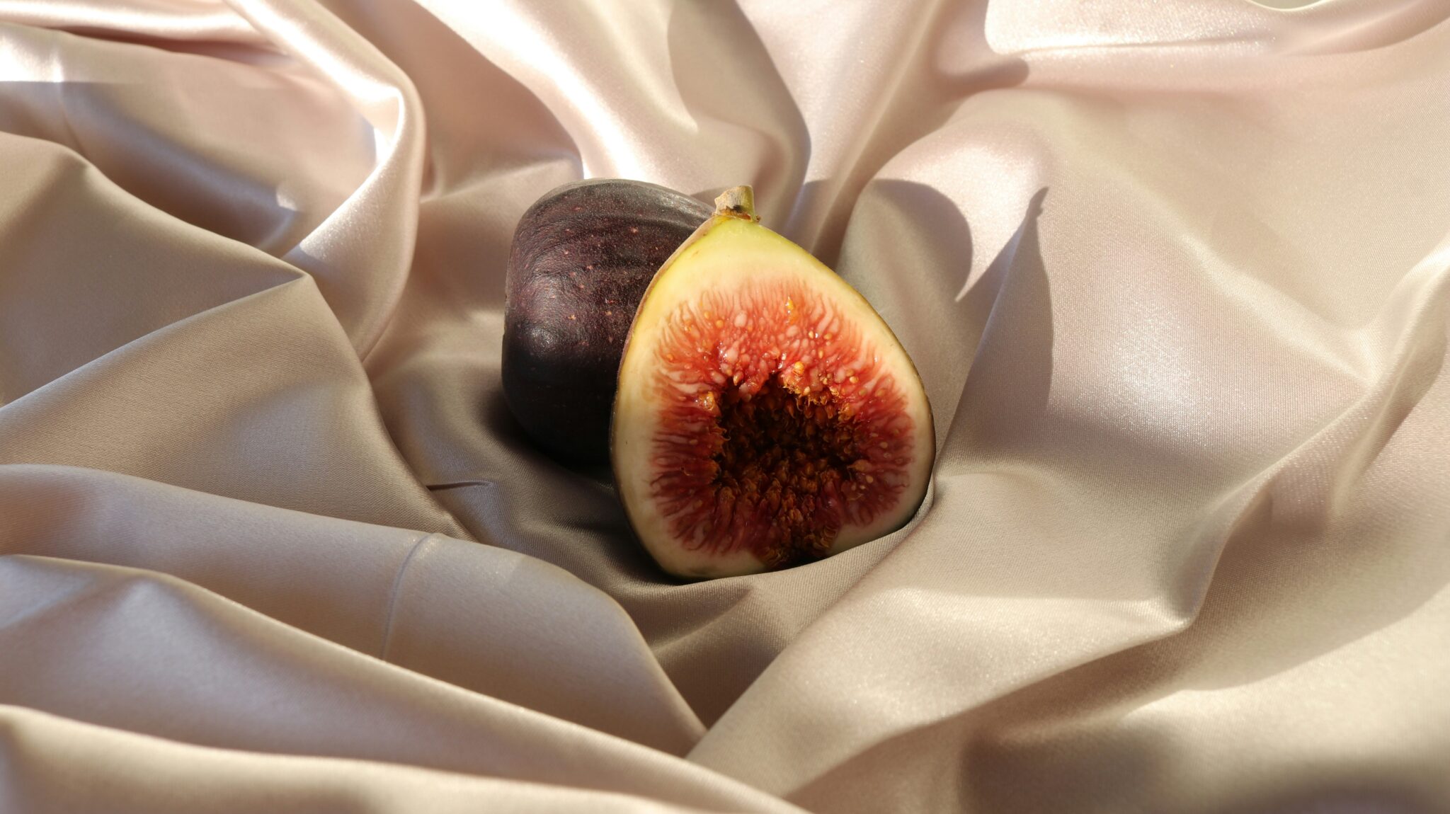 Figs: What Are, Health Benefits, Content, and Side Effects - Healthsea.com