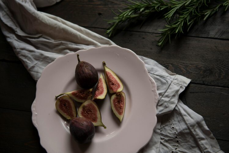 Figs: What Are, Health Benefits, Content, and Side Effects - Healthsea.com